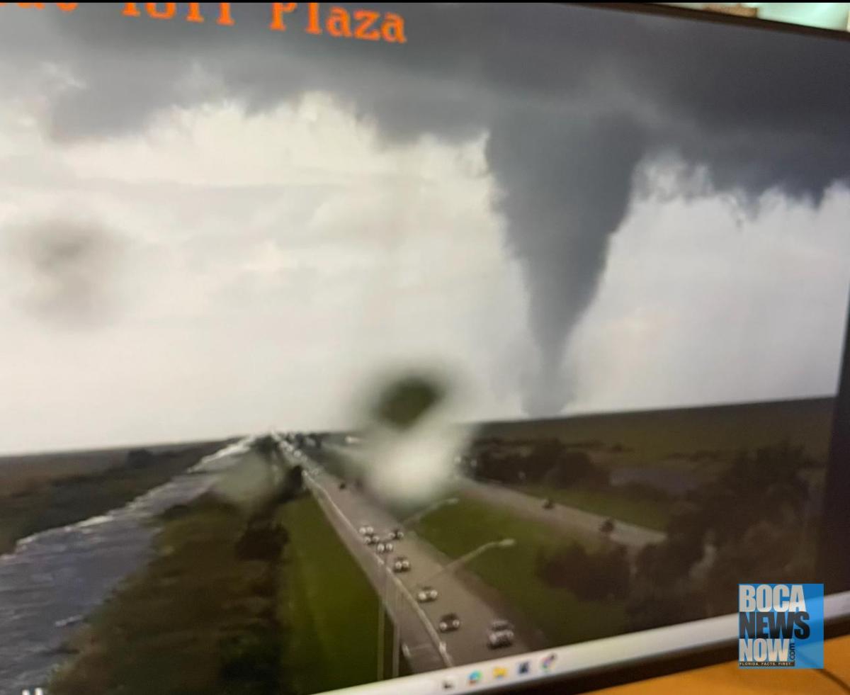 TORNADO CROSSES ALLIGATOR ALLEY AS PEOPLE ARE TRAPPED EVACUATING ...